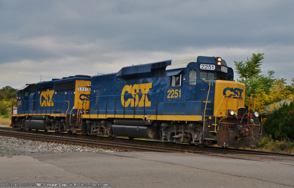 CSX 6901 & 2251
